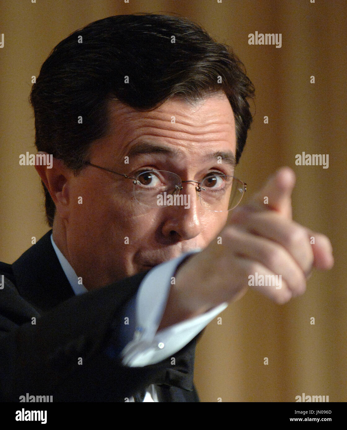 Comedian Stephen Colbert entertains guests at the White House ...