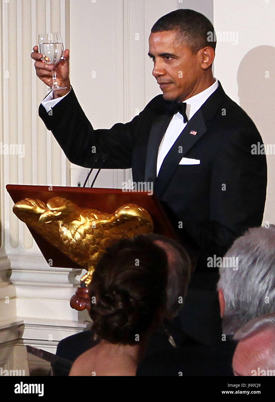 United States President Barack Obama proposes a toast during a state ...