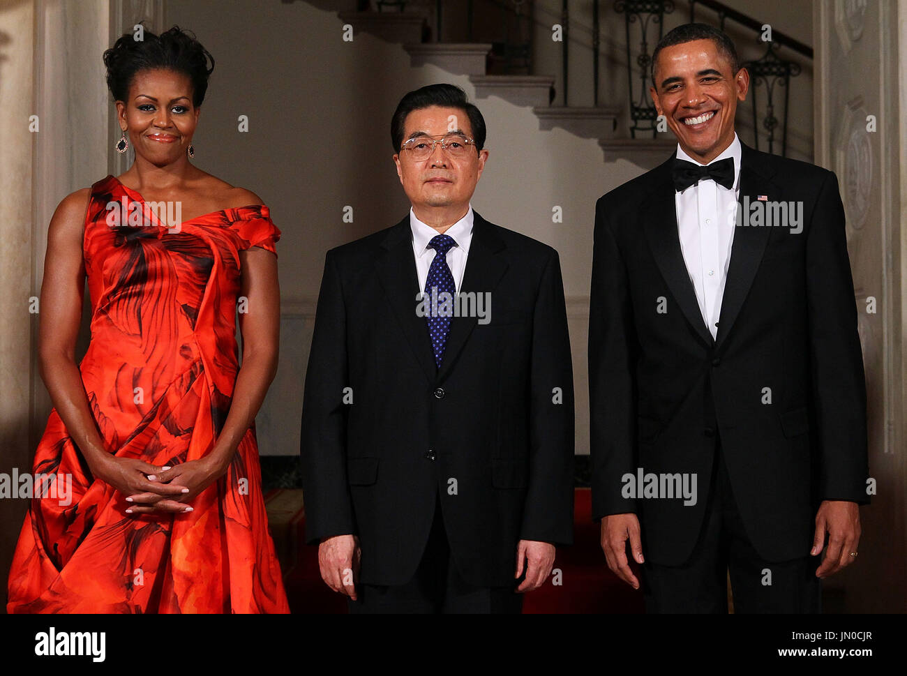 United States President Barack Obama (R) and first lady Michelle Obama ...