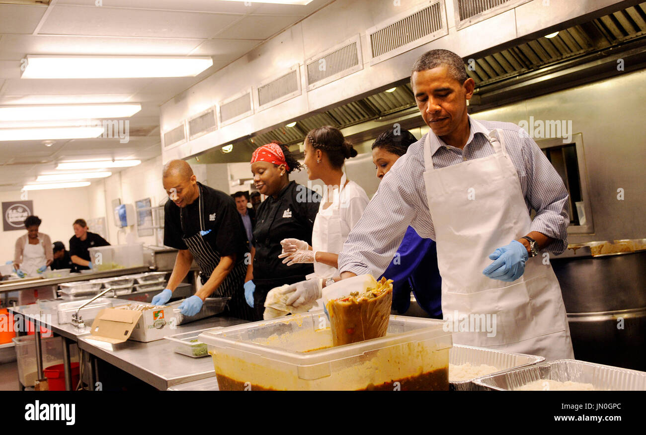 United States President Barack Obama with daughter Malia Obama, and ...
