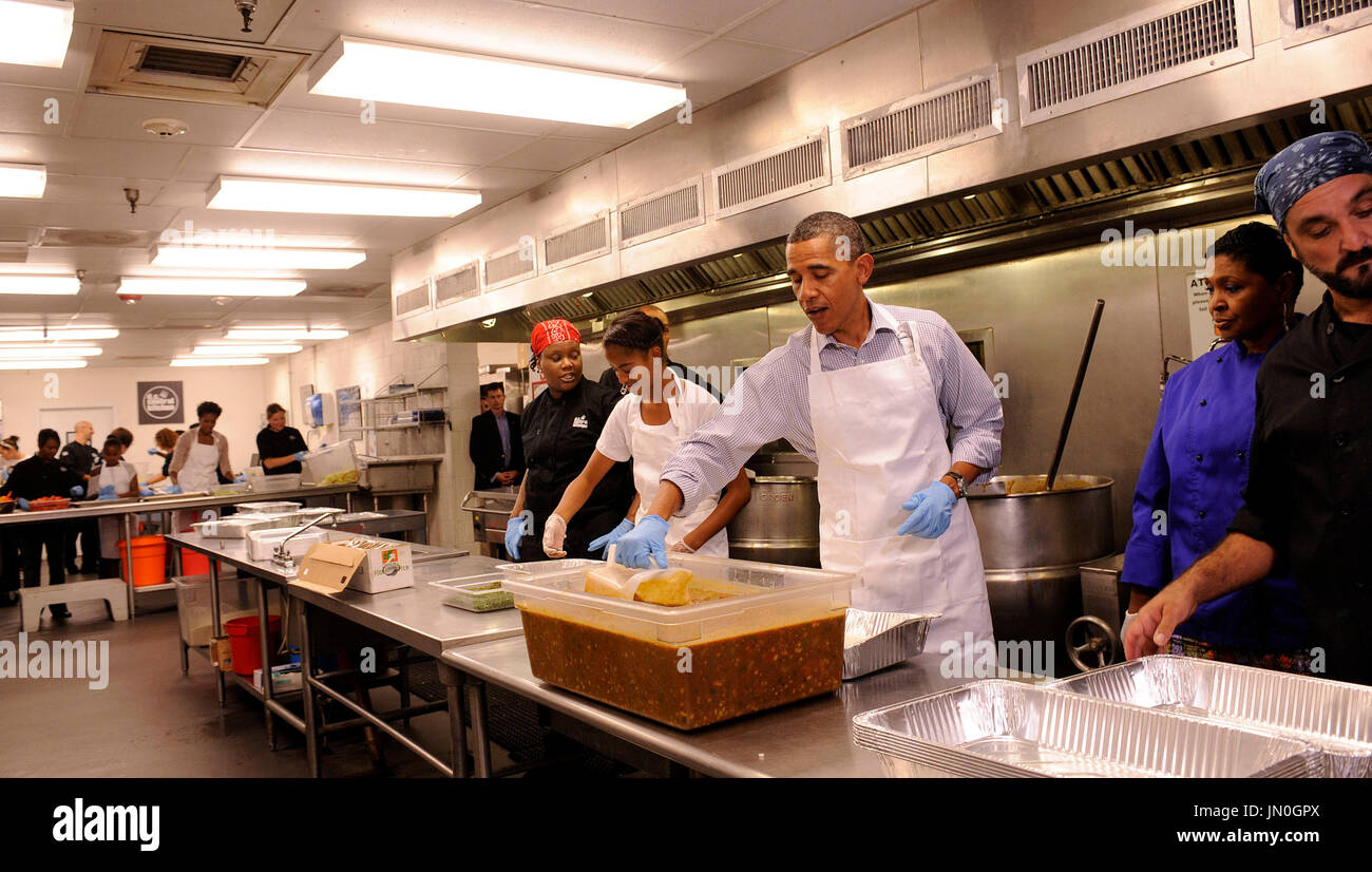 United States President Barack Obama with daughter Malia Obama, and ...