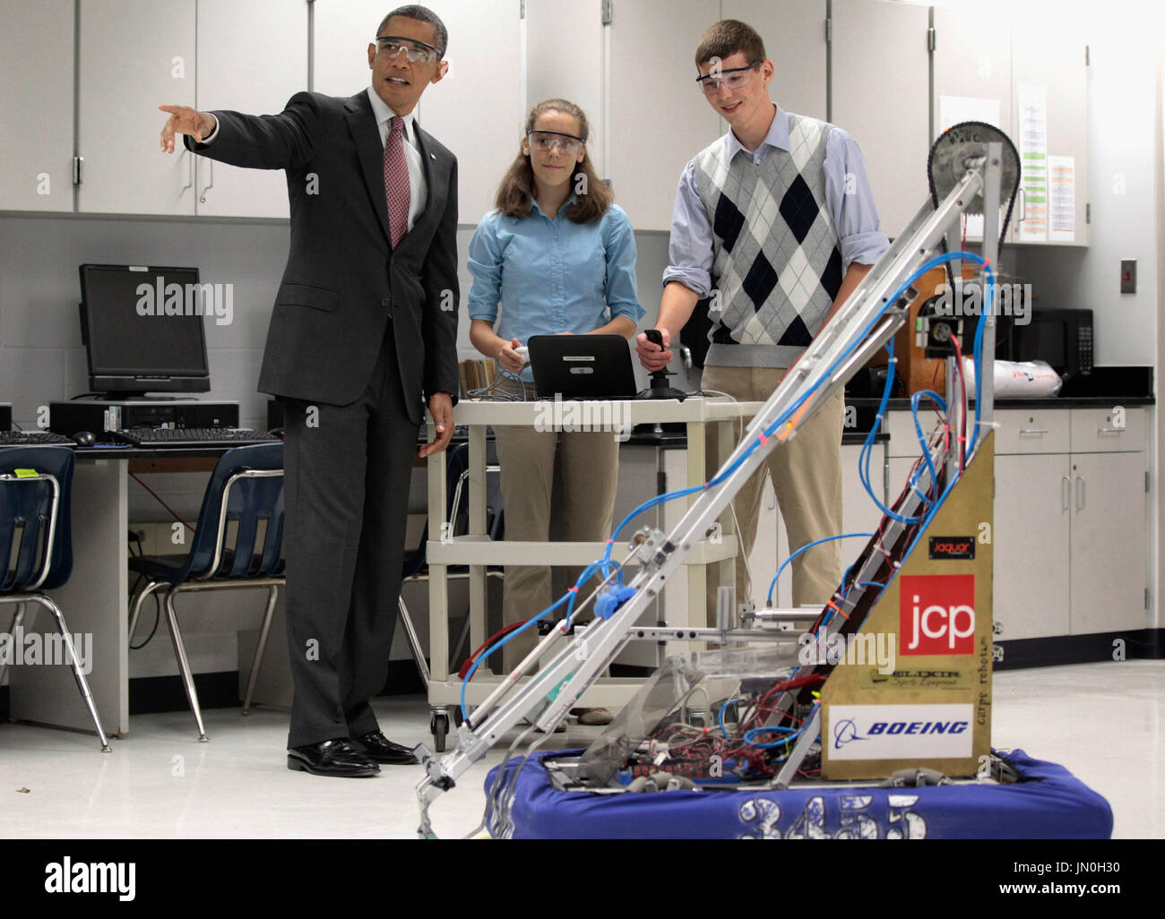 United States President Barack Obama visits a classroom and watches ...
