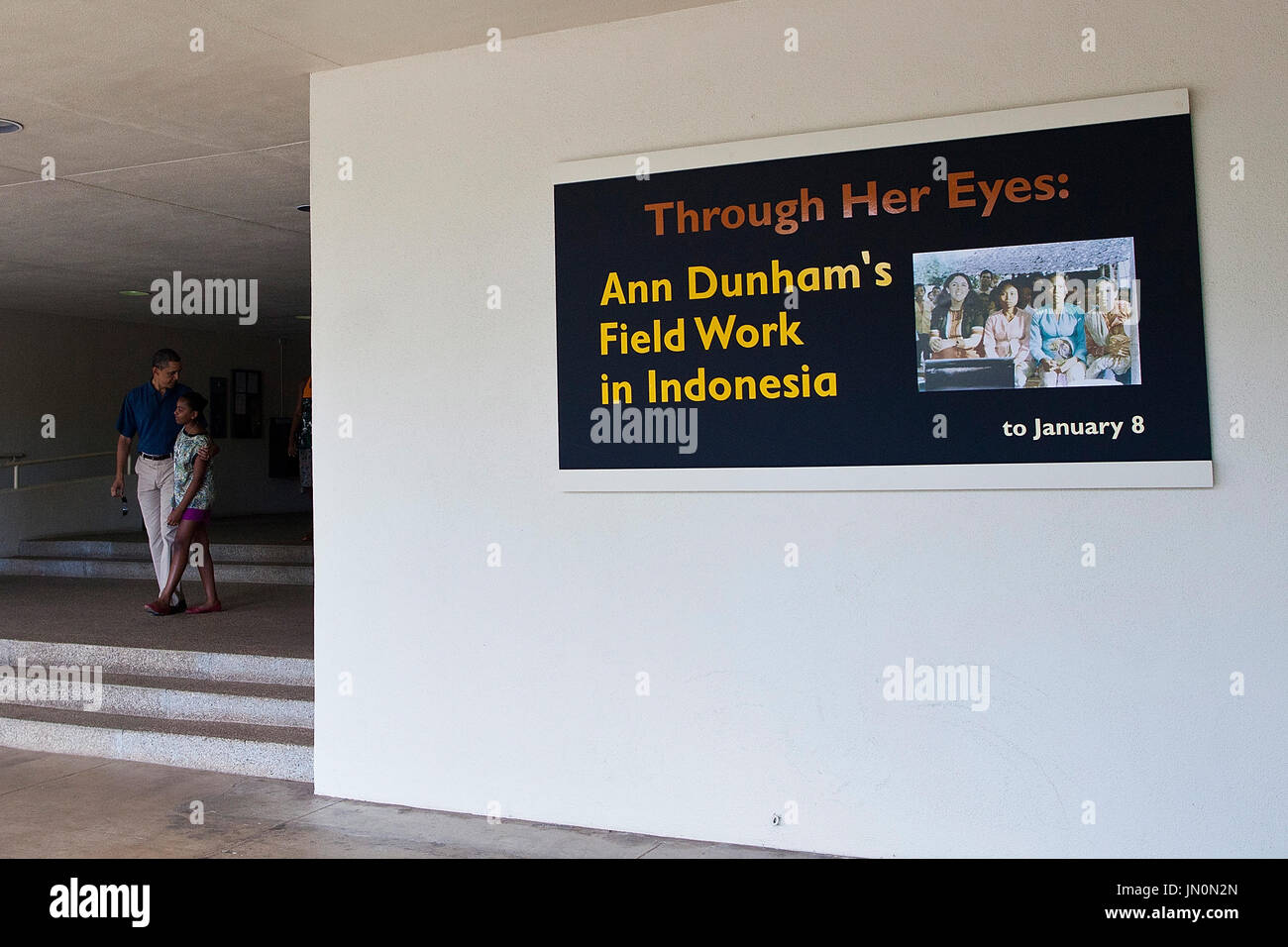 United States President Barack Obama walks with his younger daughter ...