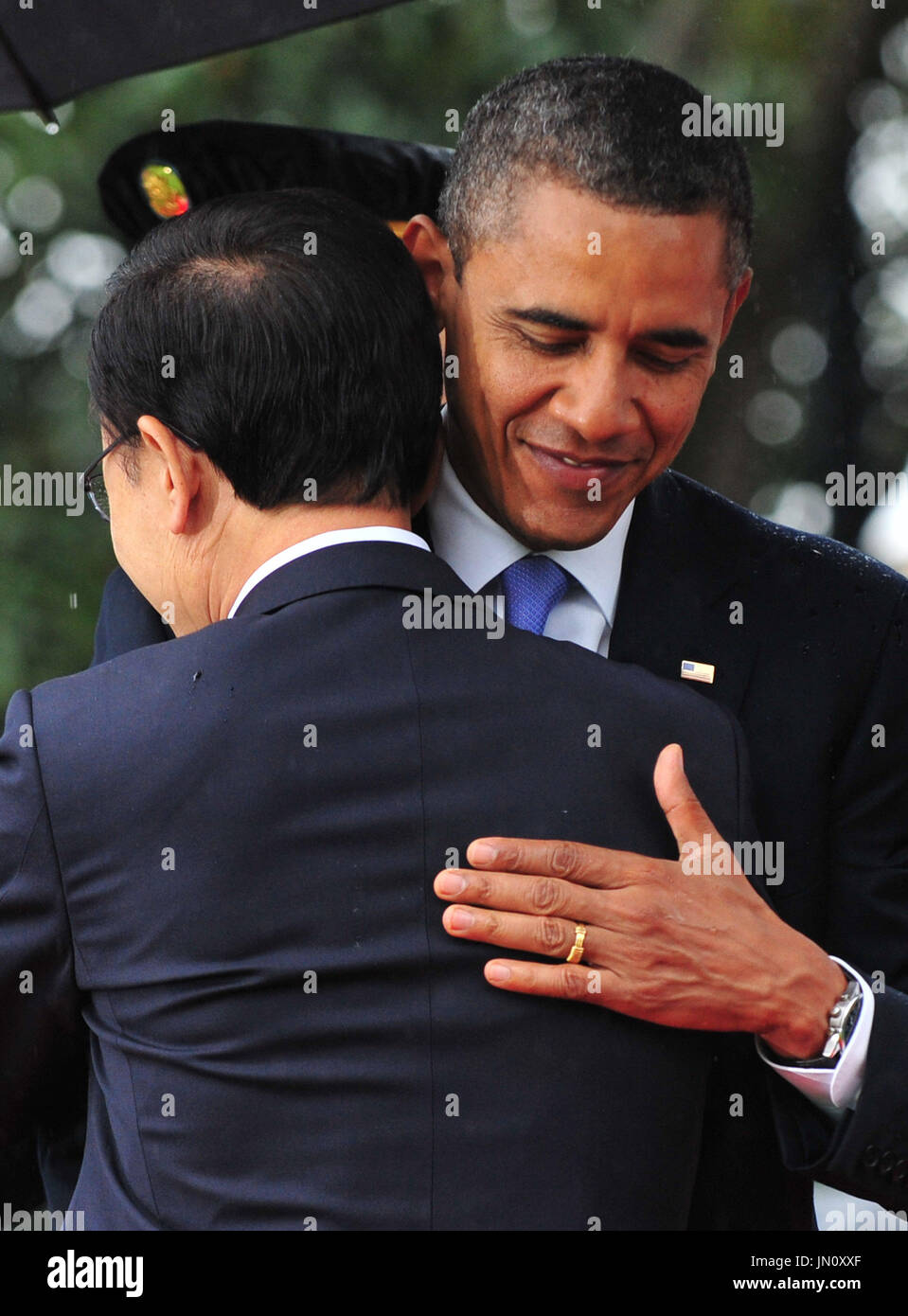 United States President Barack Obama hugs South Korean President Lee ...