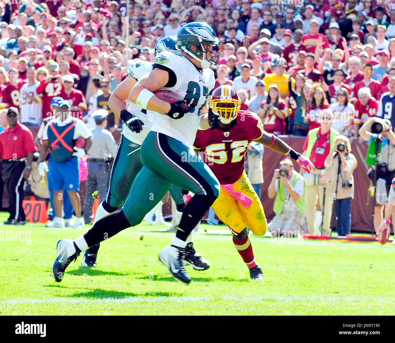 Philadelphia Eagles tight end Brent Celek (87) scores thee games first ...