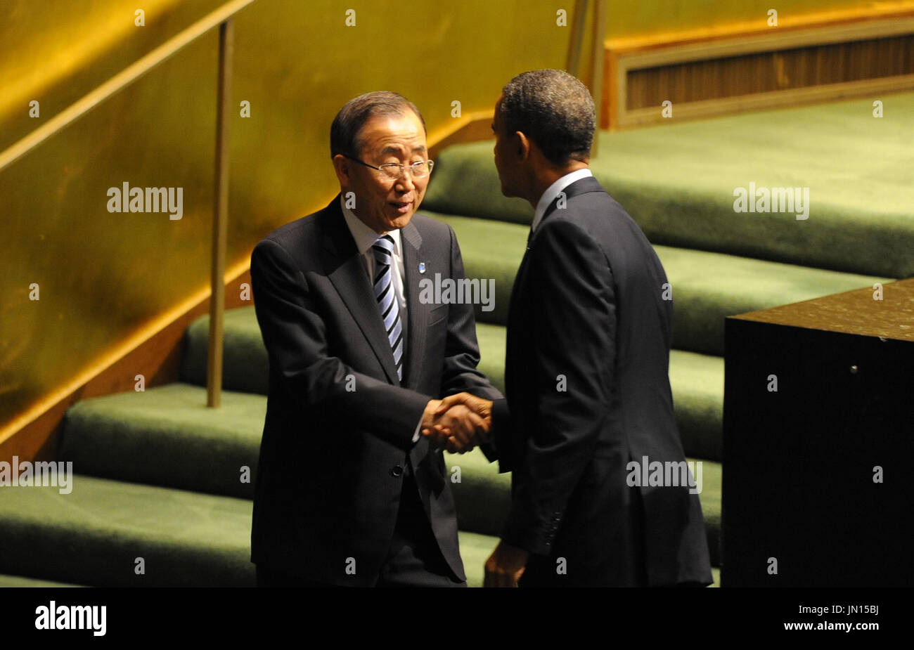 United States President Barack Obama shakes hands with UN Secretary ...