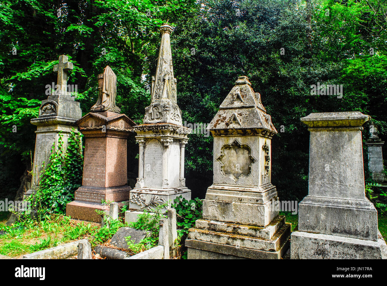 Nunhead cemetery hi-res stock photography and images - Alamy