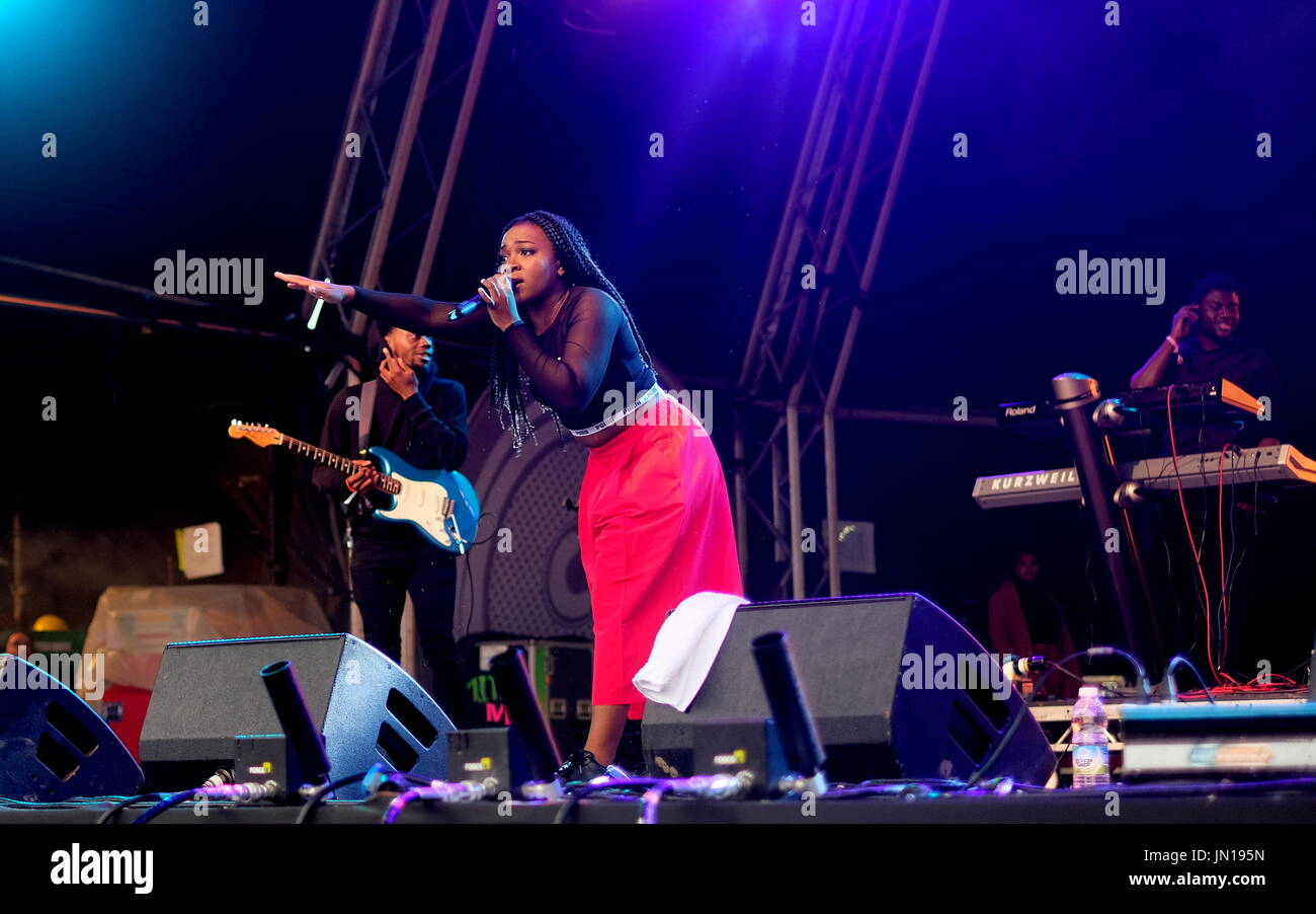 British nigerian singer hi-res stock photography and images - Alamy