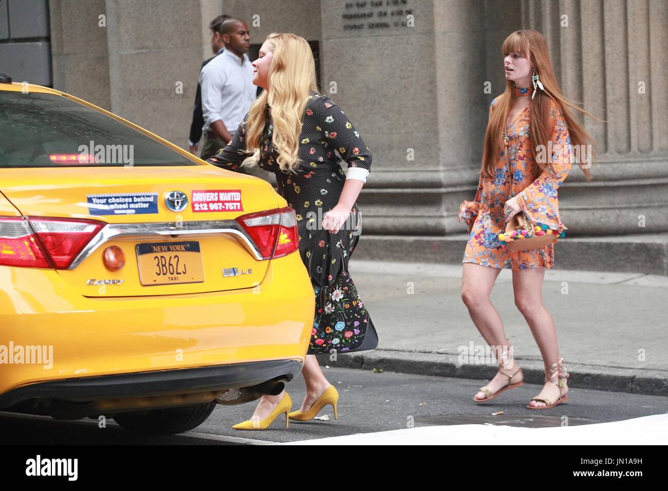 New York, NY, USA. 28th July, 2017. Amy Schumer and Chloe Hurst filming ...