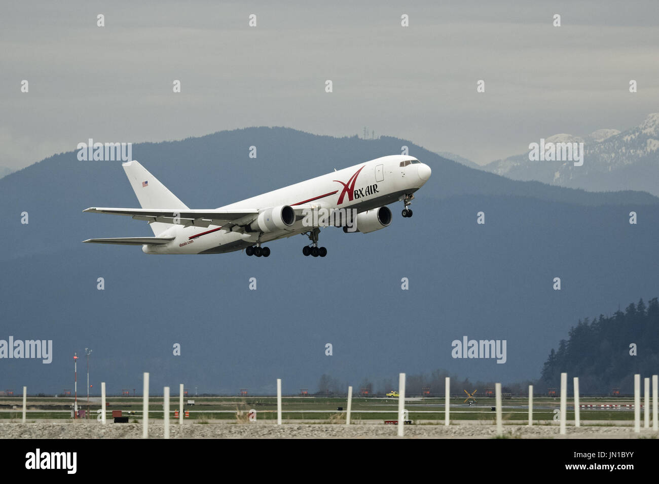 Dhl avion hi-res stock photography and images - Alamy