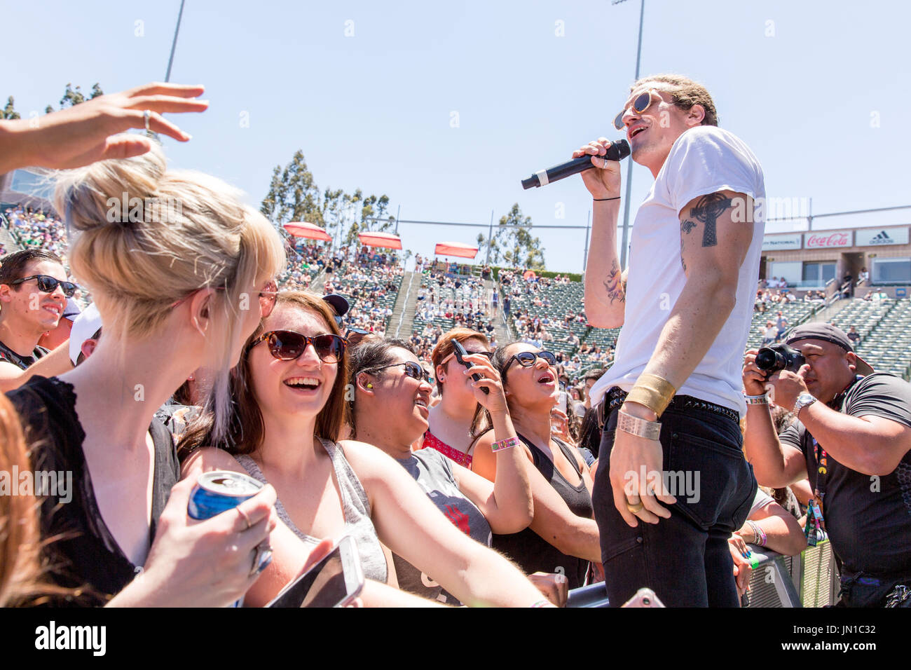 Carson, California, USA. 20th May, 2017. DAVID SHAW of The Revivalists ...