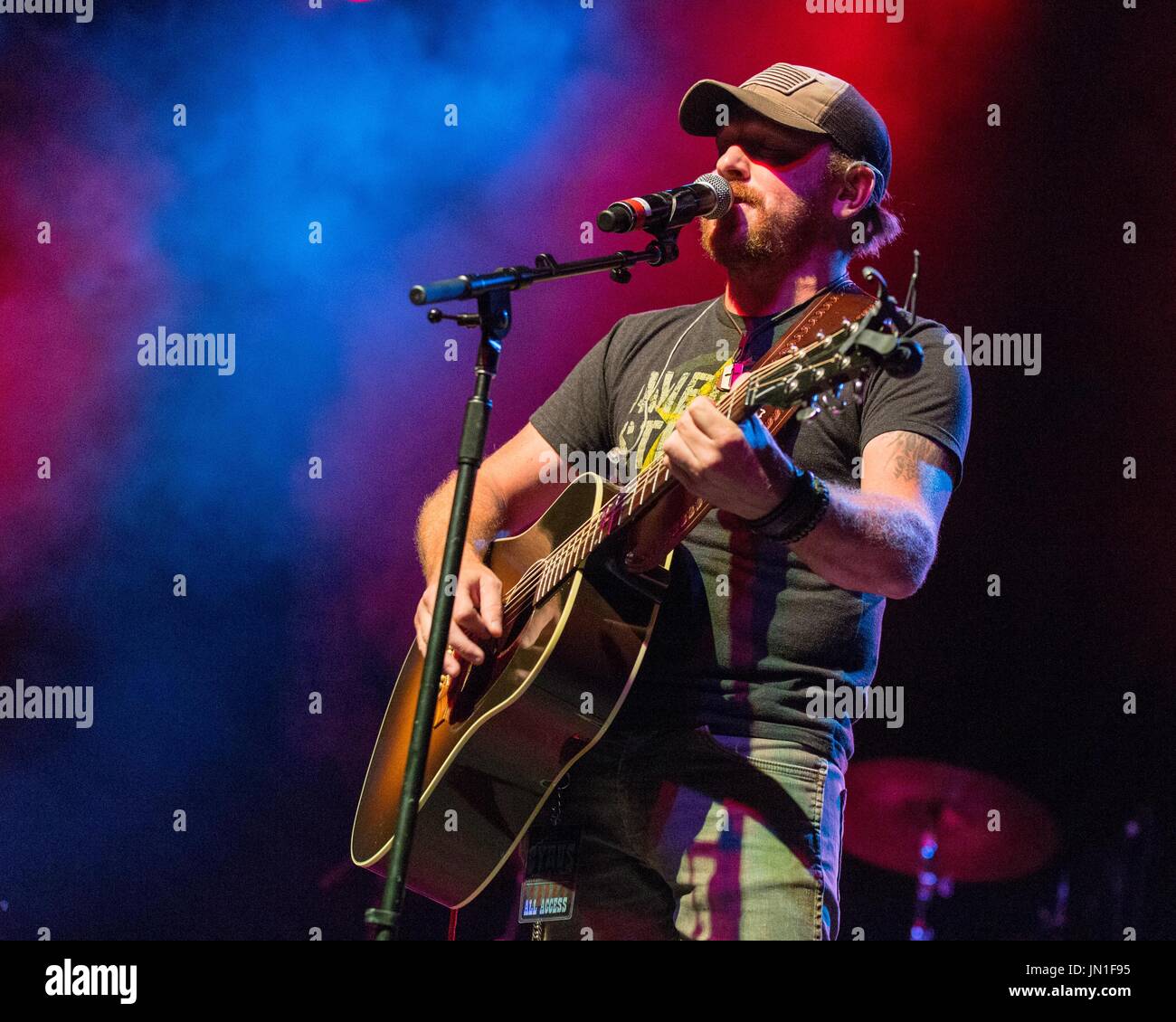 Bowler, Wisconsin, USA. 28th July, 2017. Country musician DEREK JONES ...