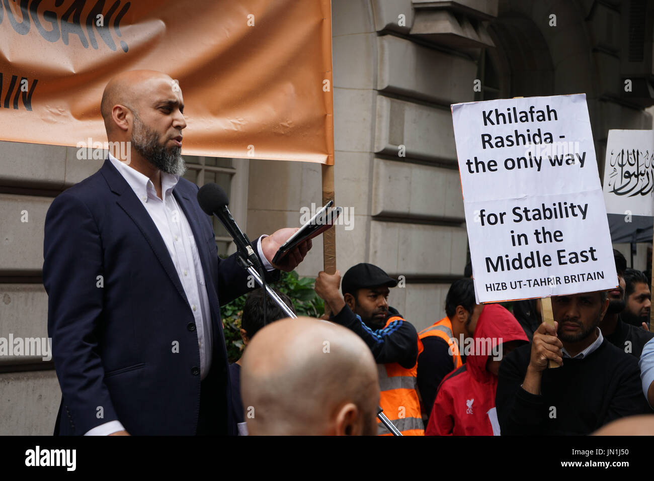 Saudi Embassy, London, England, UK. 29th July, 2017. Hundreds from the ...