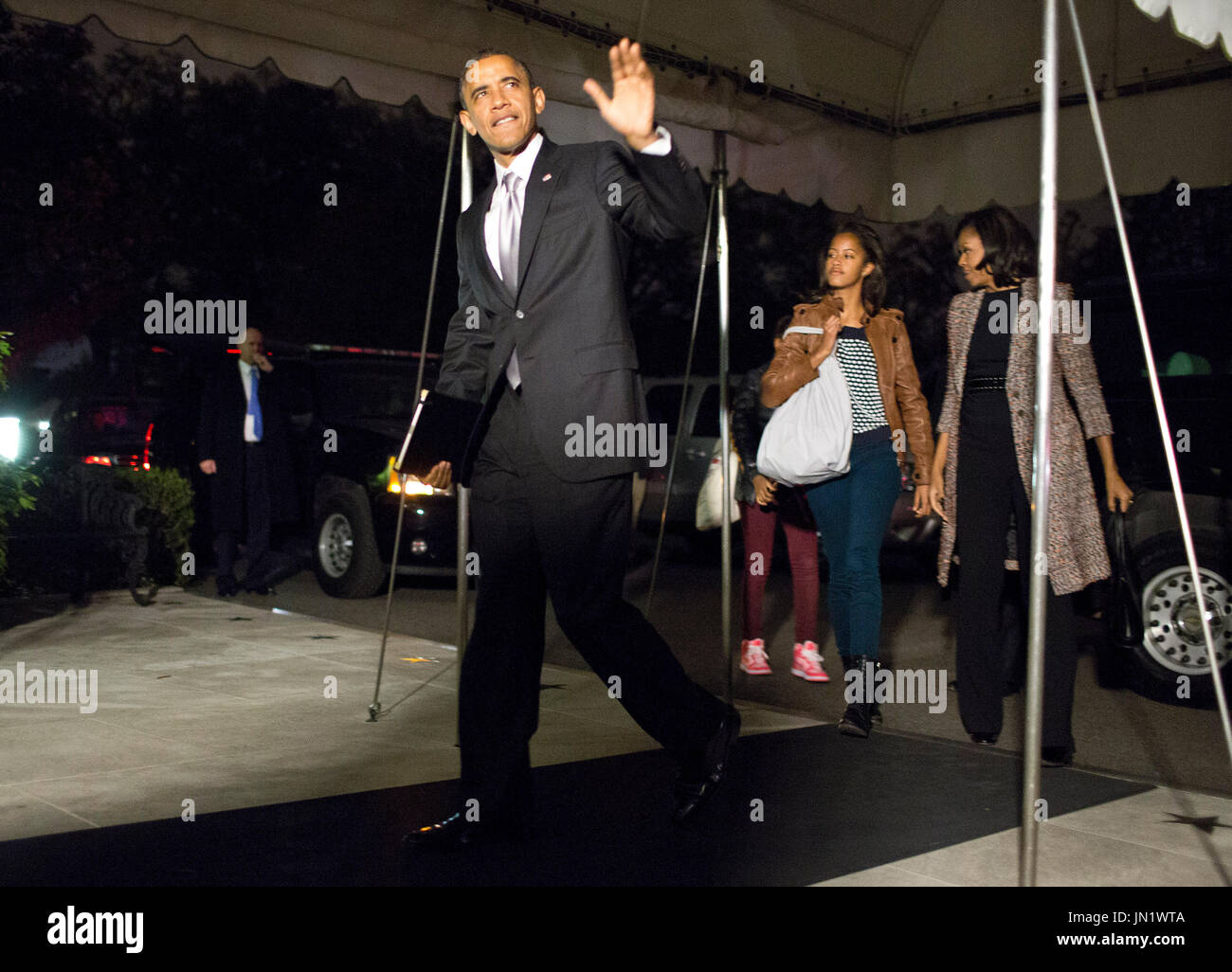 United States President Barack Obama waves as he returns to the White ...