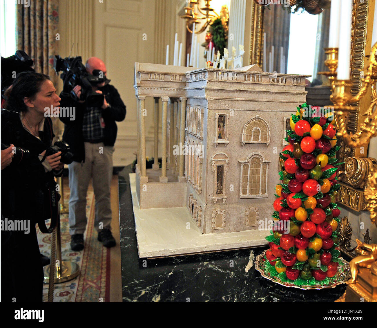 Photographers take photos of the White House Gingerbread House, part of ...