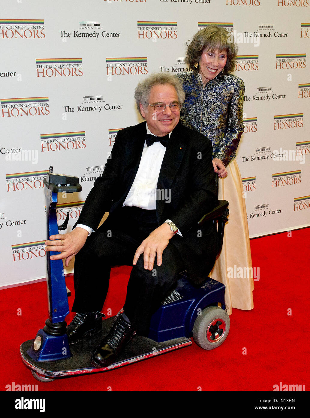 Itzhak Perlman, and his wife, Toby, arrive for the formal Artist's ...