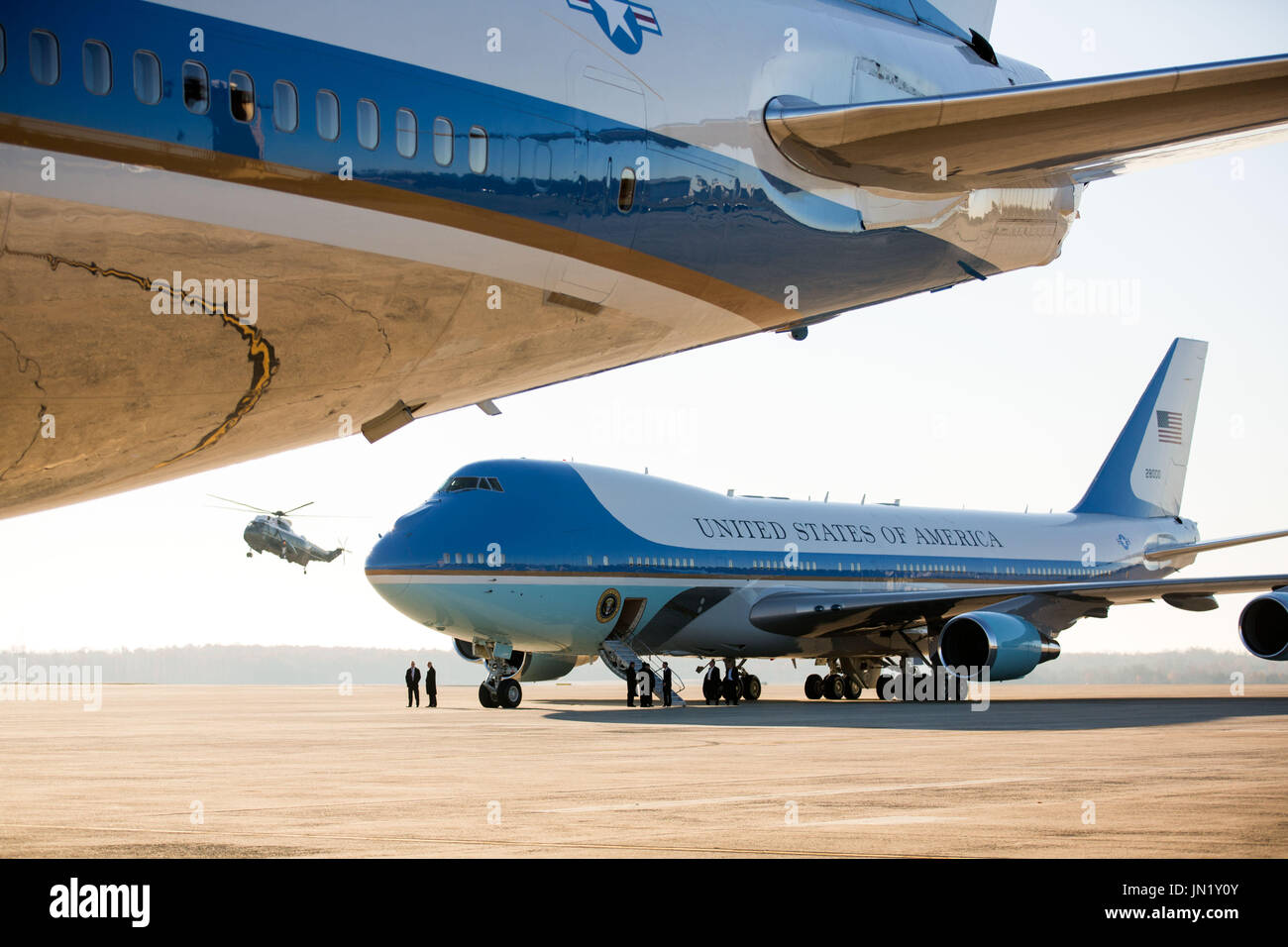 United States President Barack Obama arrives at Joint Base Andrews ...