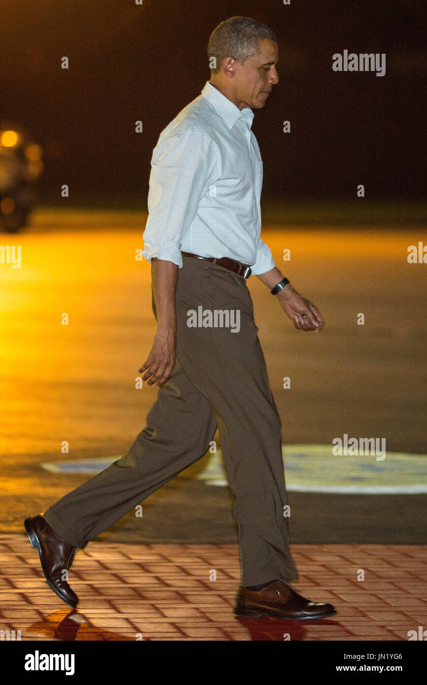 United States President Barack Obama walks to Air Force One at Joint ...