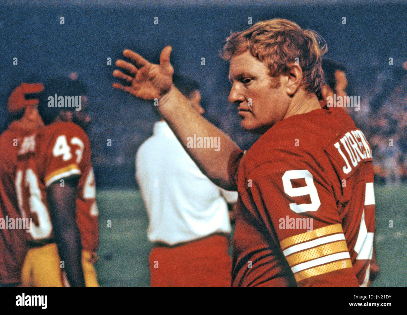 Washington Redskins quarterback Sonny Jurgensen (9) discusses strategy ...
