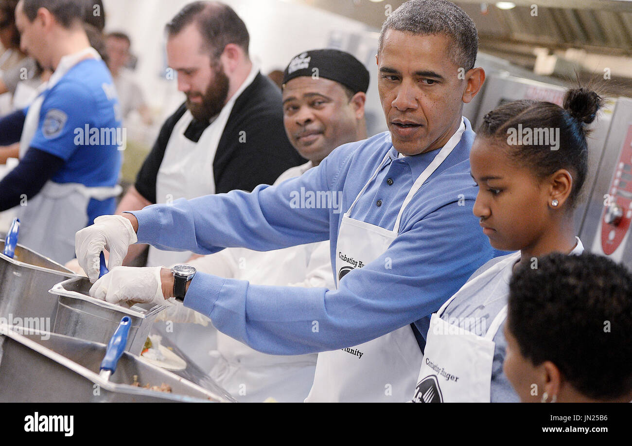 United States President Barack Obama and his daughter Sasha participate ...