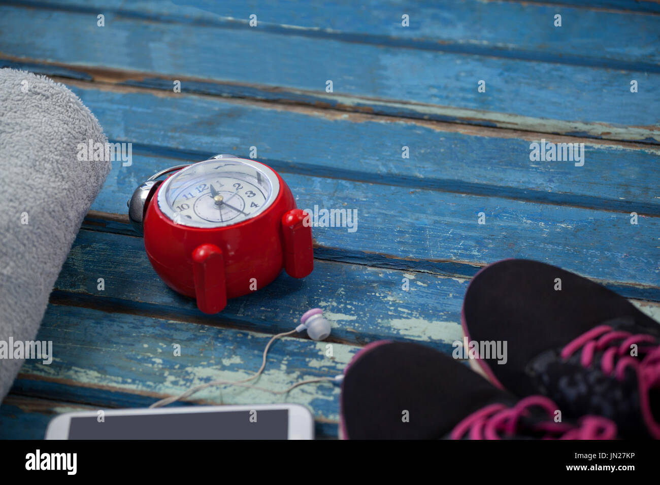 Mobile phone alarm clock hi-res stock photography and images - Alamy