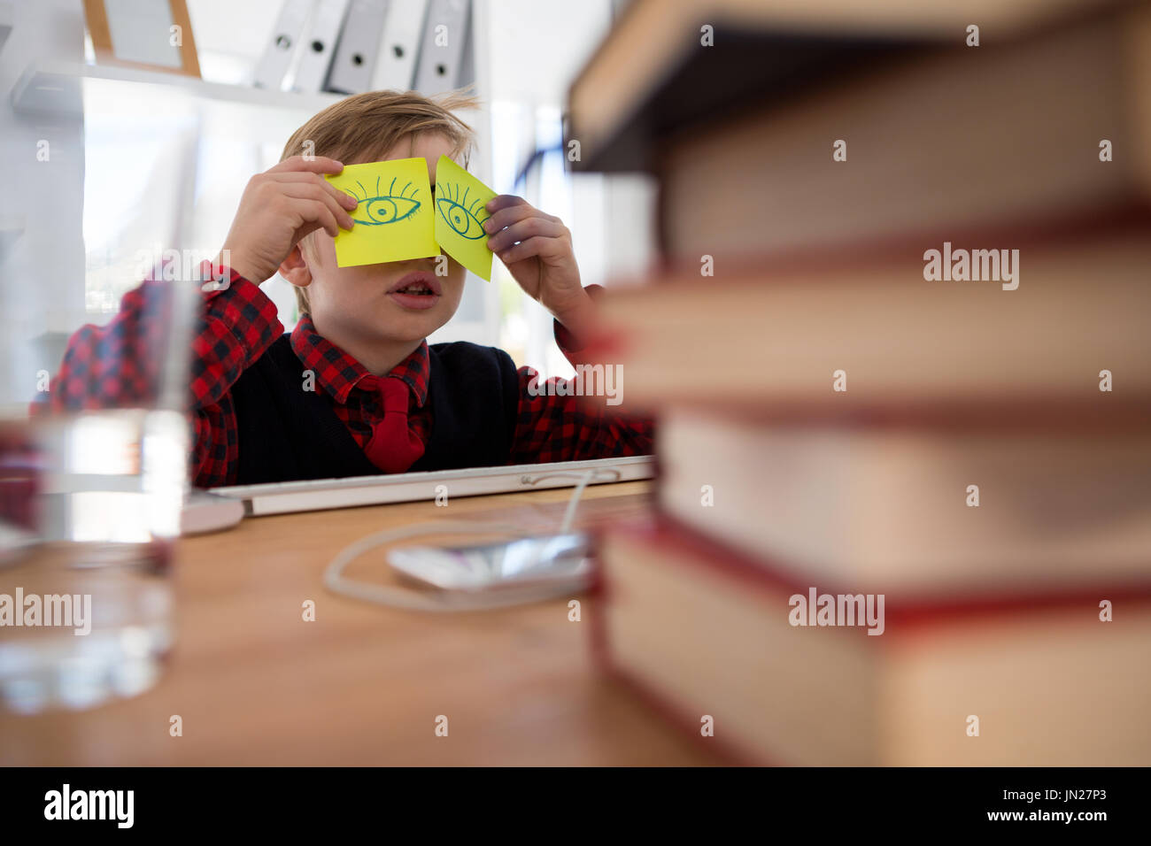 Post it notes face hi-res stock photography and images - Alamy
