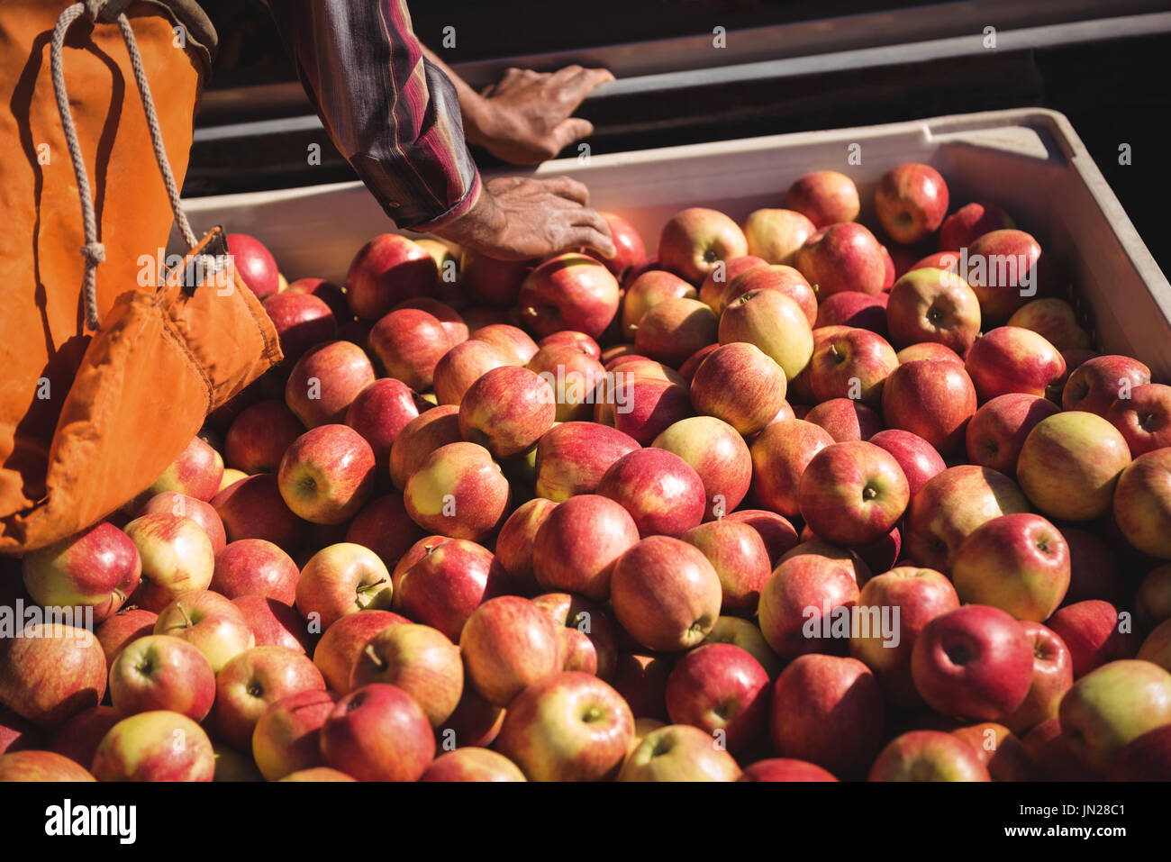 Apple truck hi-res stock photography and images - Alamy