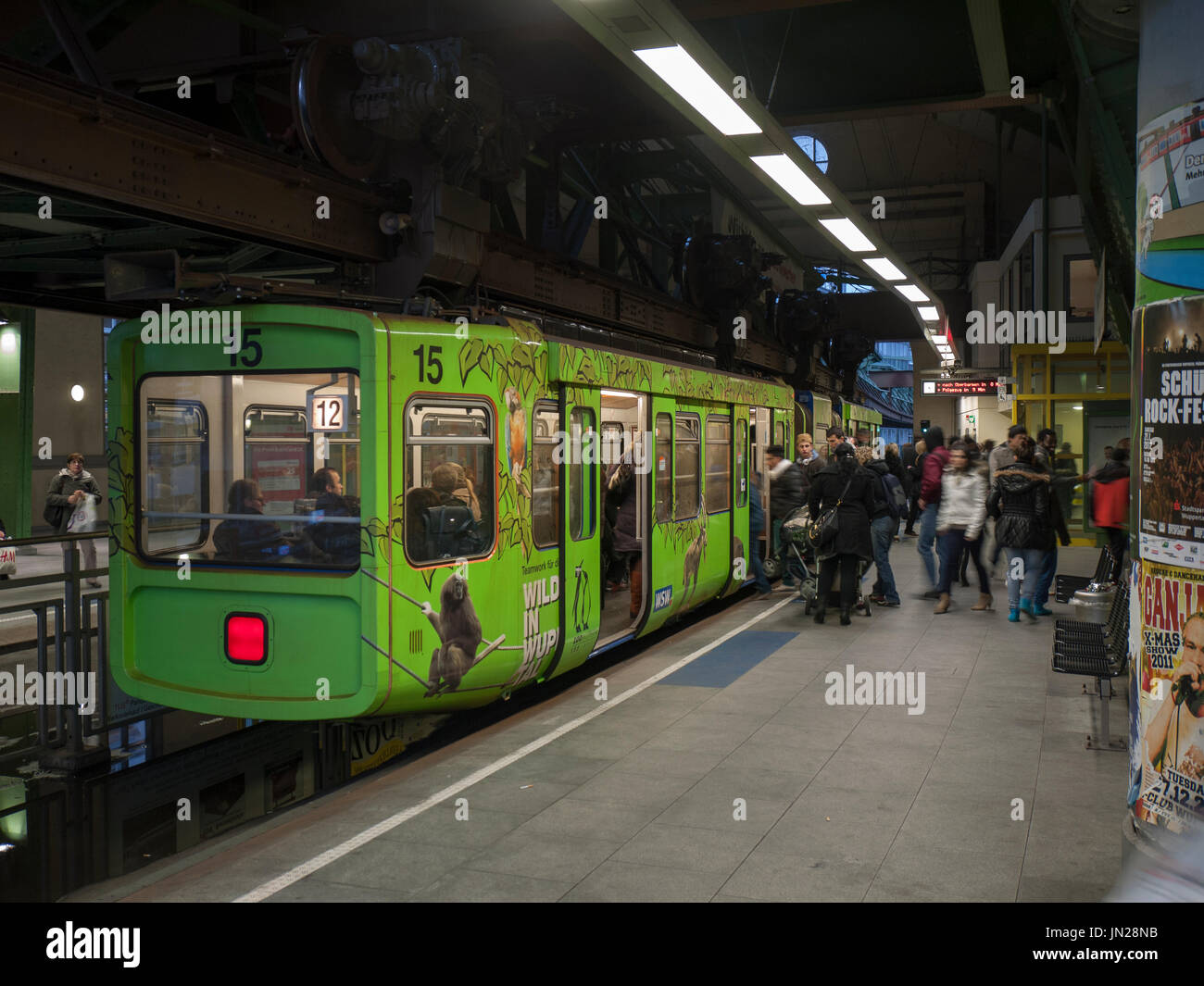 Monorail "Die Schwebebahn" in Doeppersberg Station in Wuppertal ...