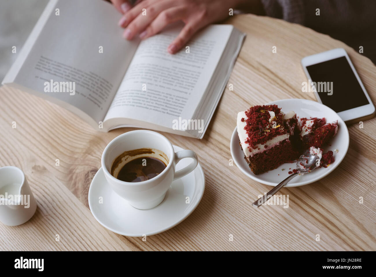 Woman reading book cafe hi-res stock photography and images - Alamy