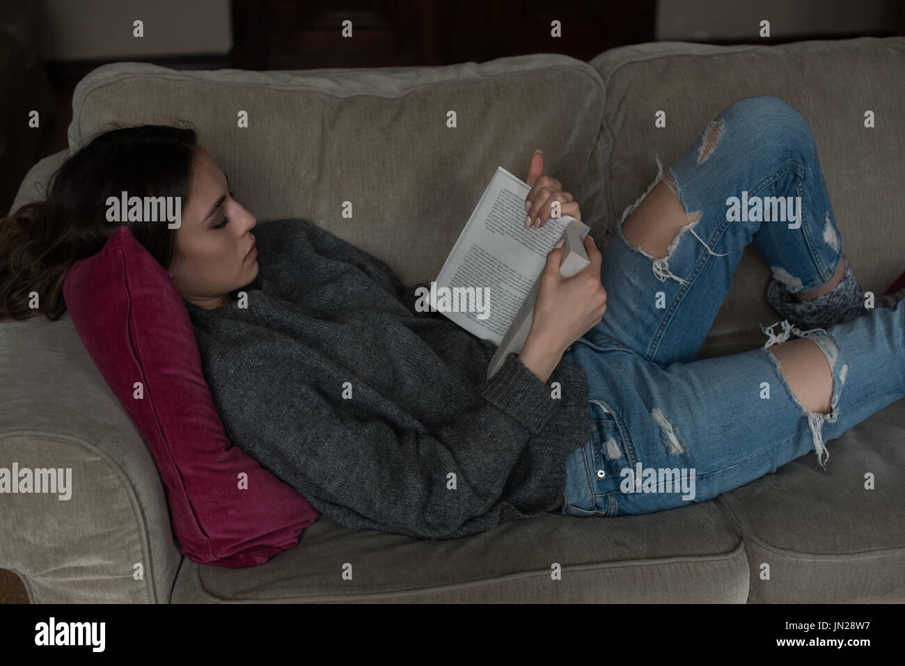 Reclining pose hi-res stock photography and images - Alamy