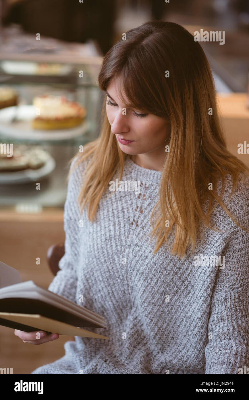 Woman reading book cafe hi-res stock photography and images - Alamy