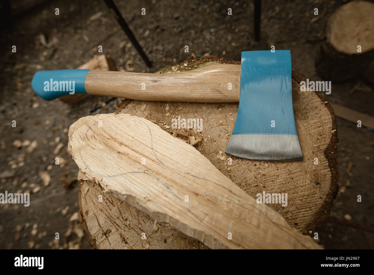 Axe in log on hi-res stock photography and images - Alamy