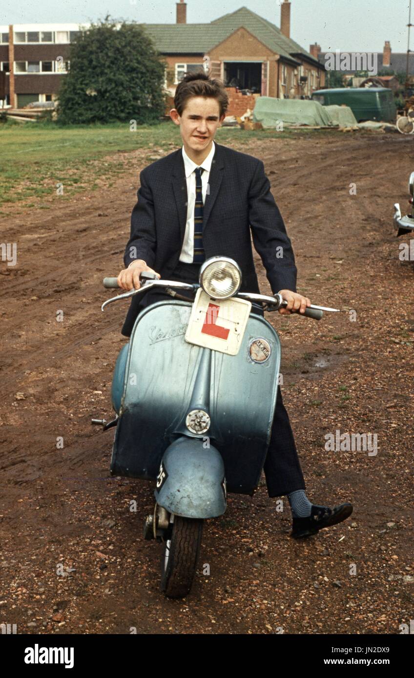 Mod suit 1968 hi-res stock photography and images - Alamy