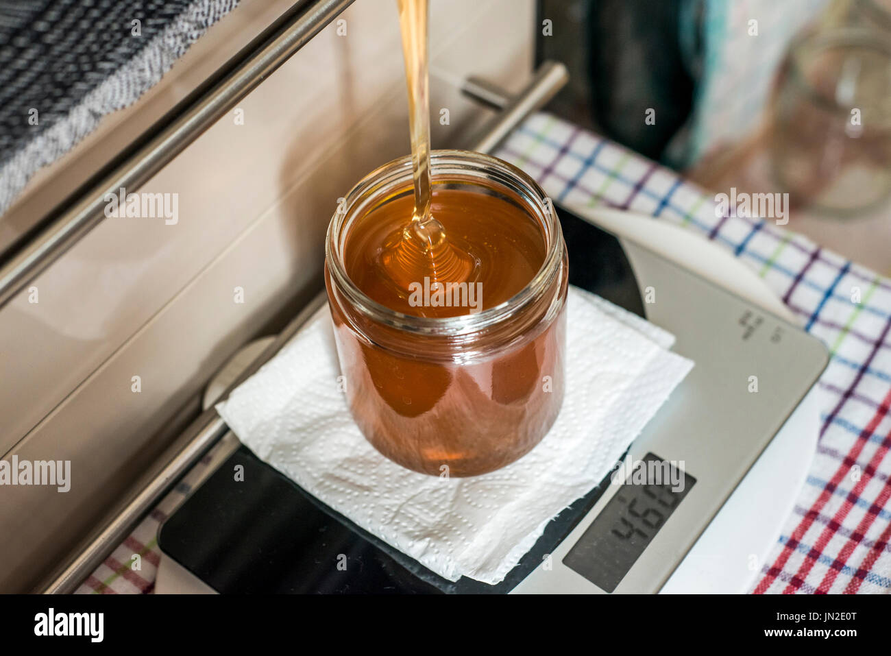 Honey bee wax scale hi-res stock photography and images - Alamy