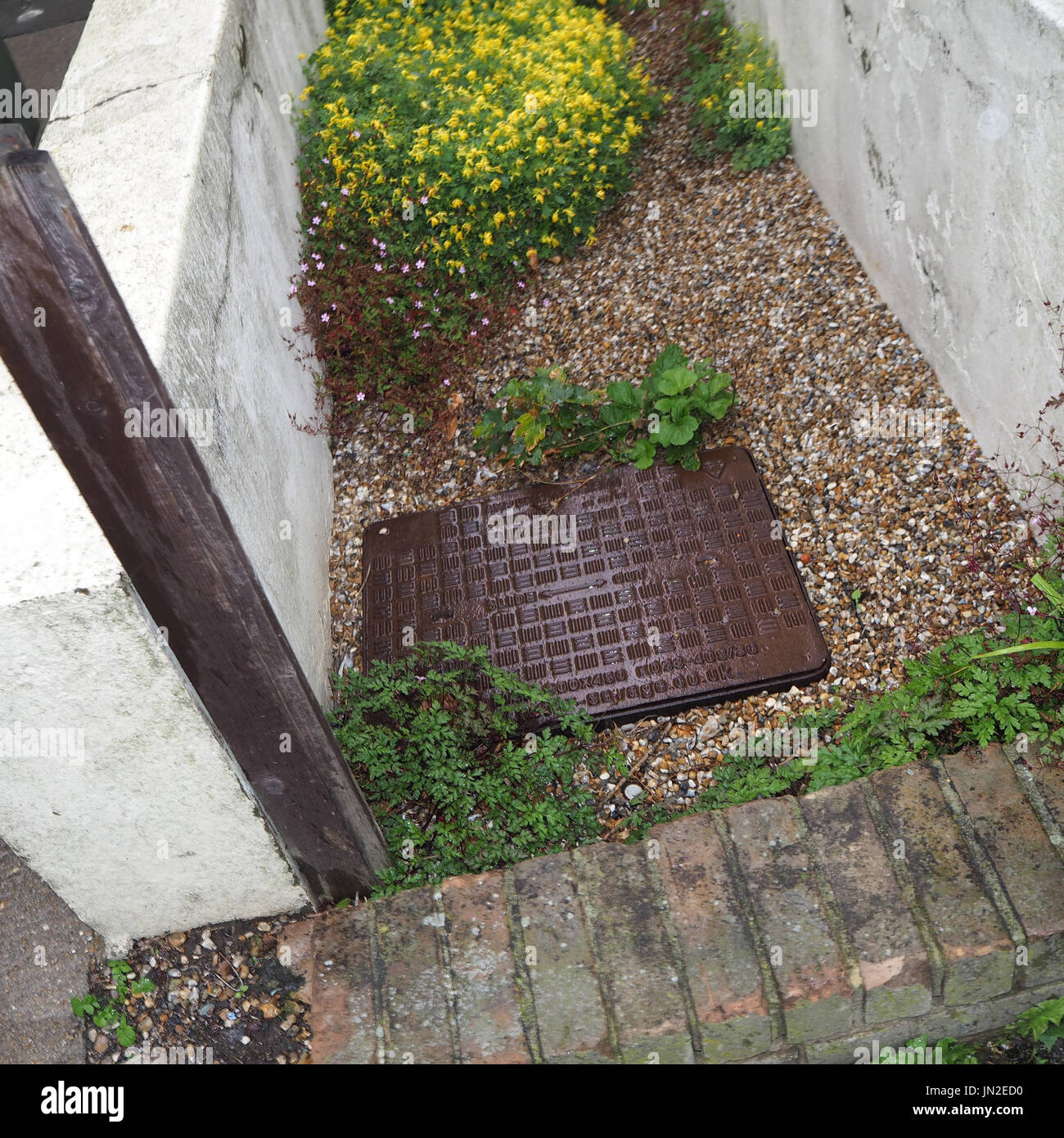 Manhole cover garden hi-res stock photography and images - Alamy