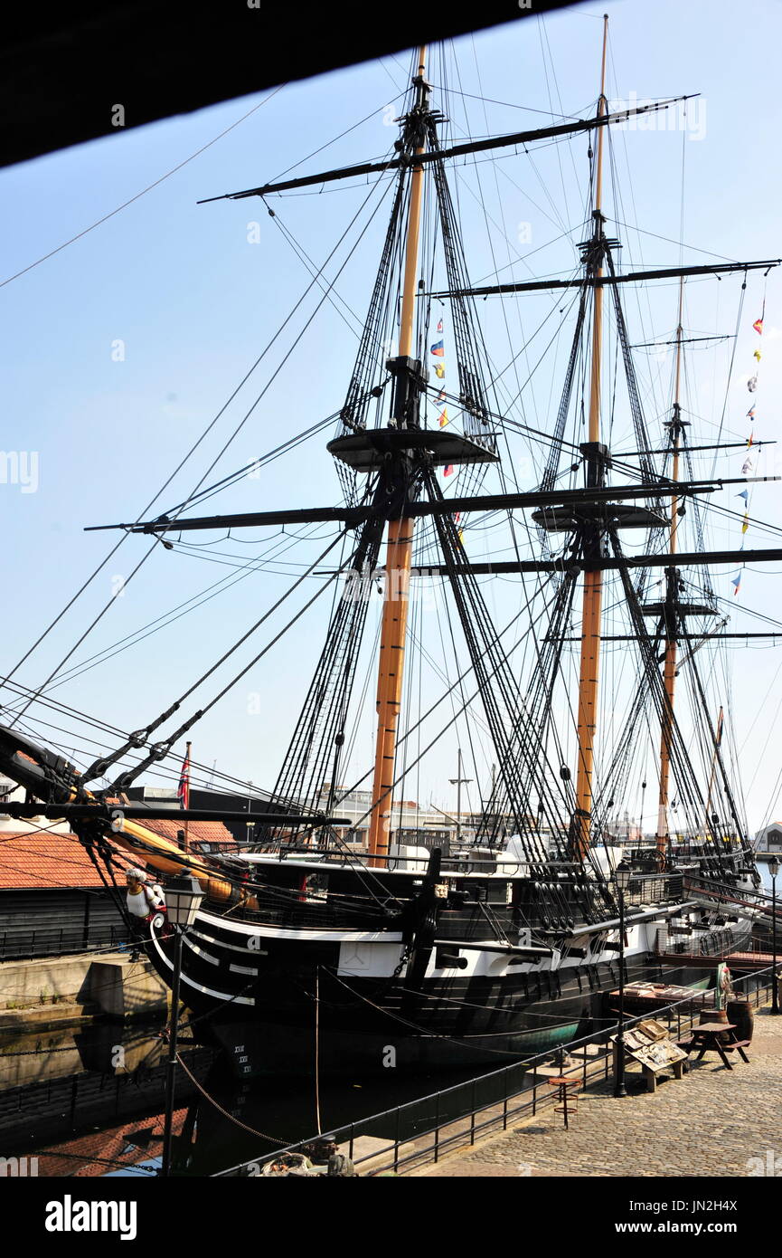 Frigate ship sail hi-res stock photography and images - Alamy
