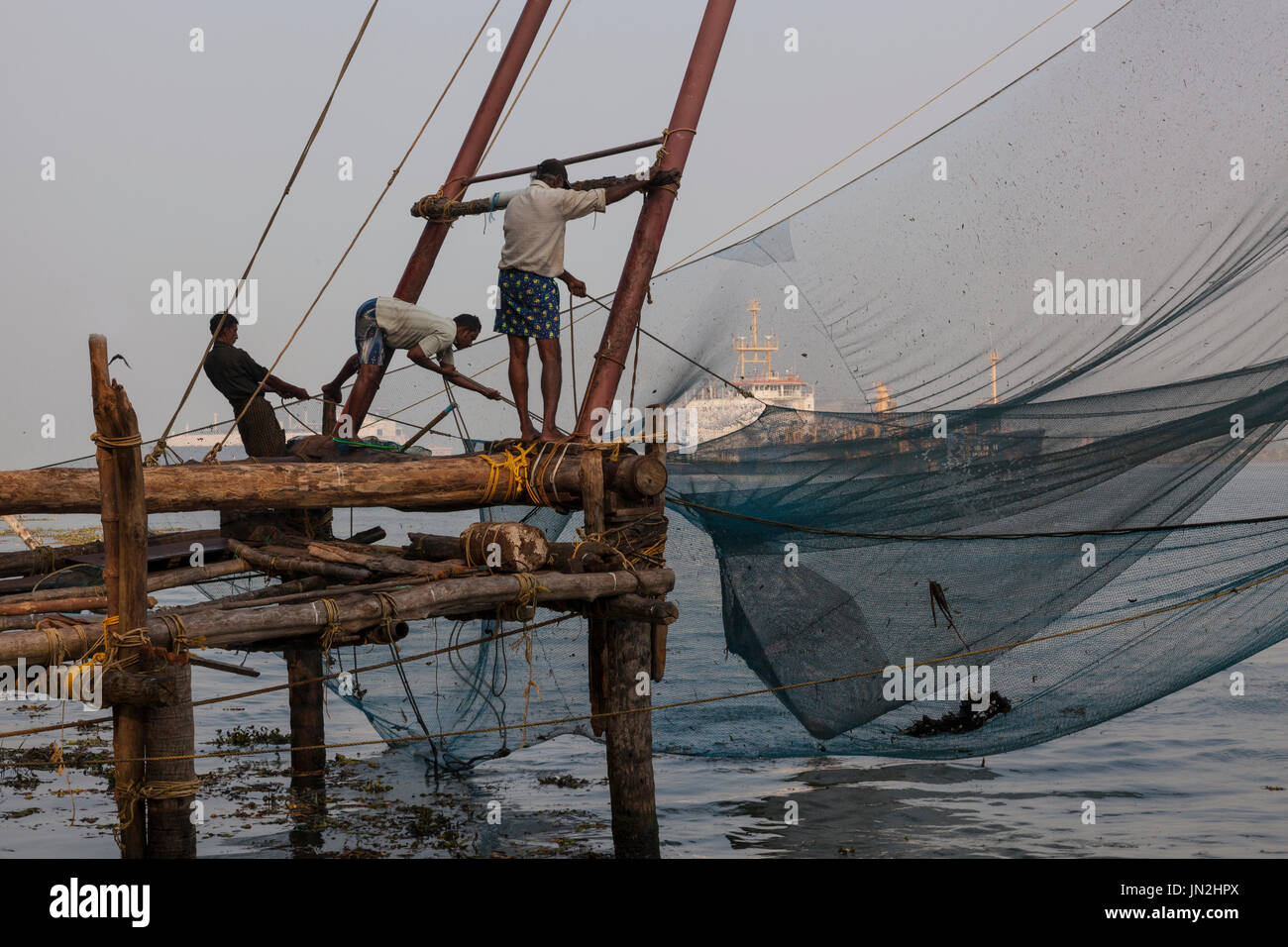 Fishing nets cochin kerala india hi-res stock photography and images ...