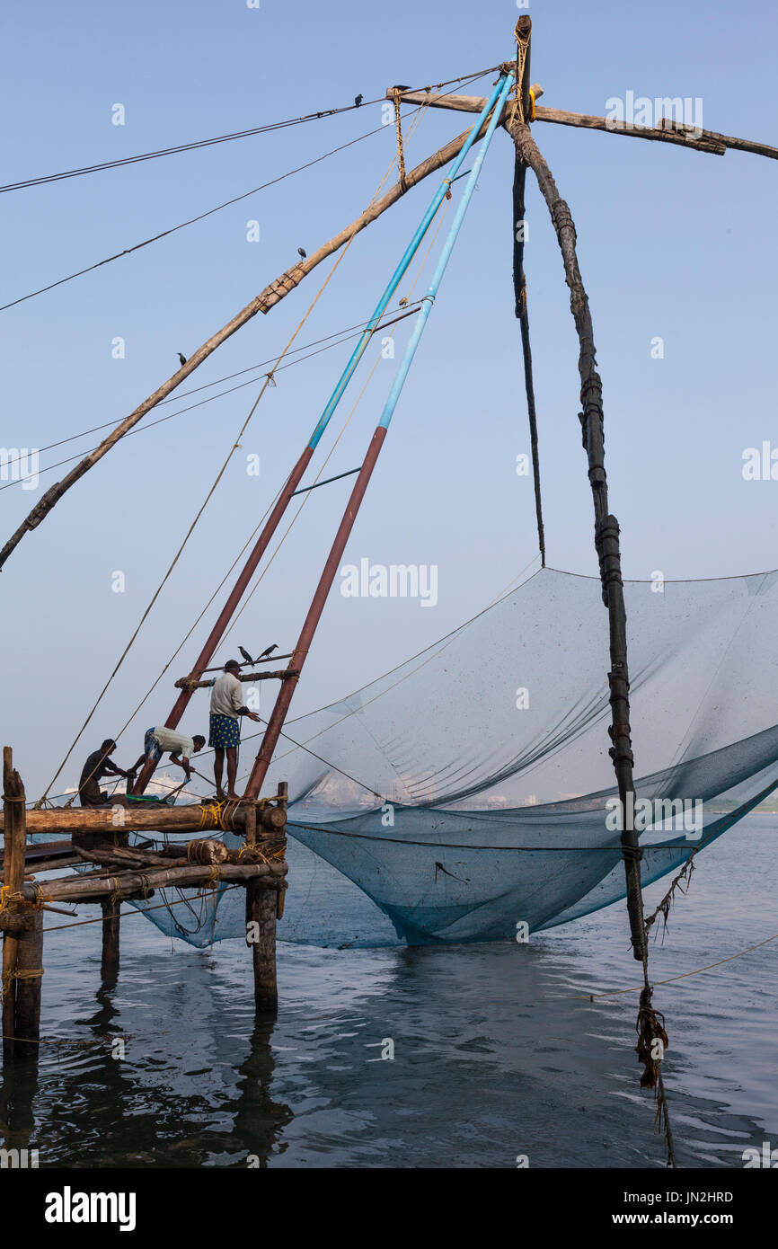 Fishing nets cochin kerala india hi-res stock photography and images ...