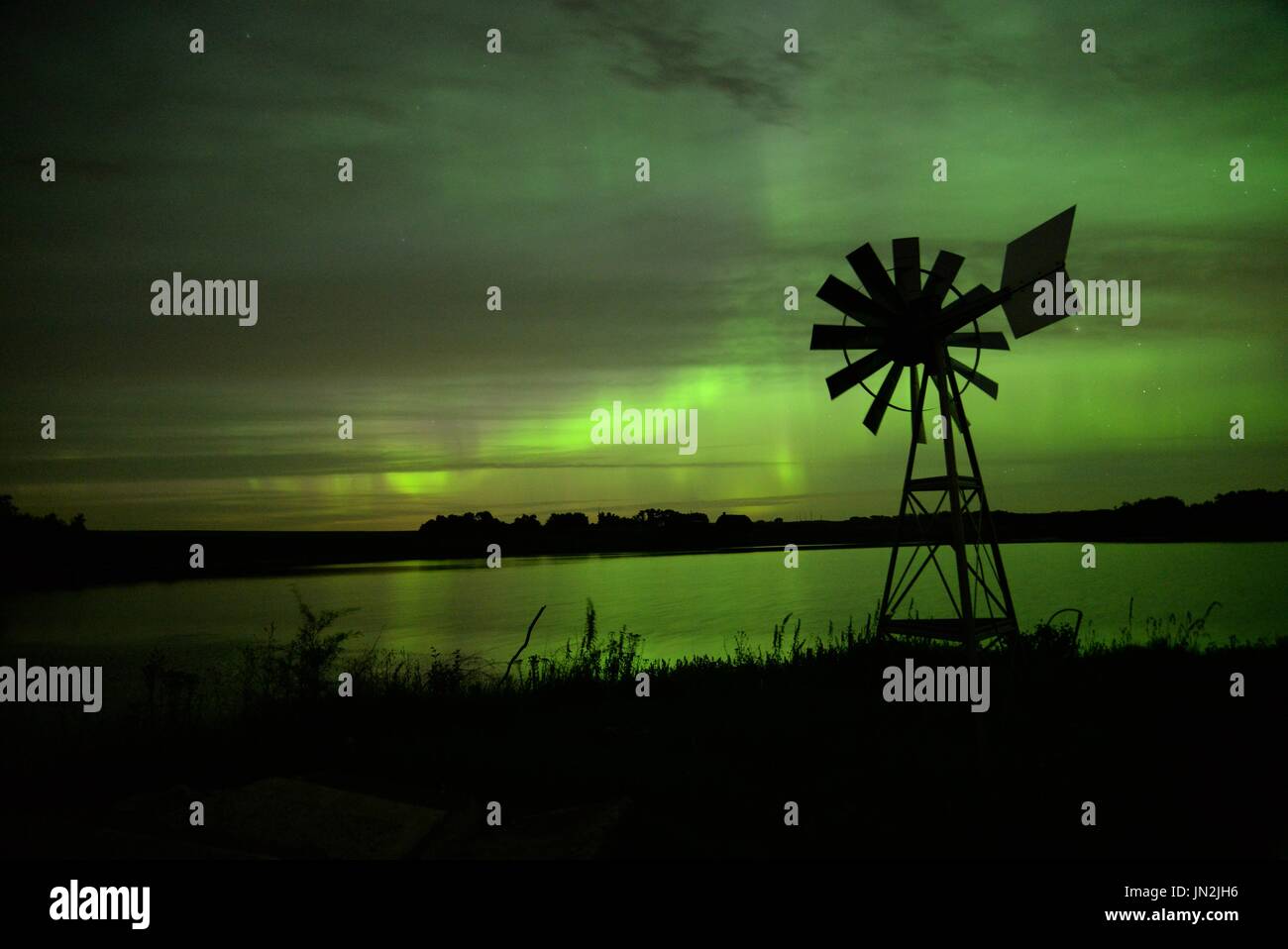 Reflections off glass hi-res stock photography and images - Alamy