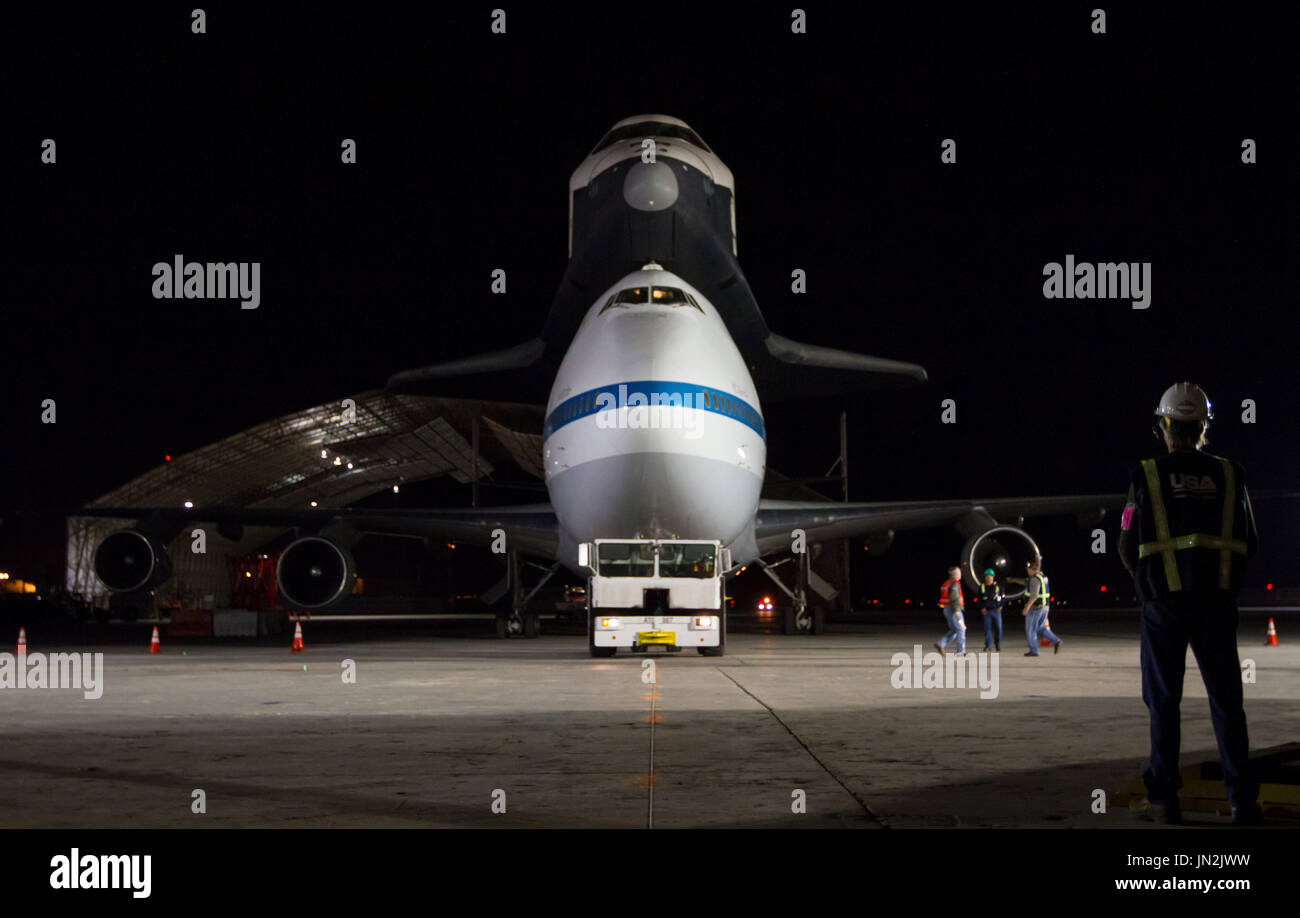 NASA's 747 Shuttle Carrier Aircraft (SCA), with space shuttle ...