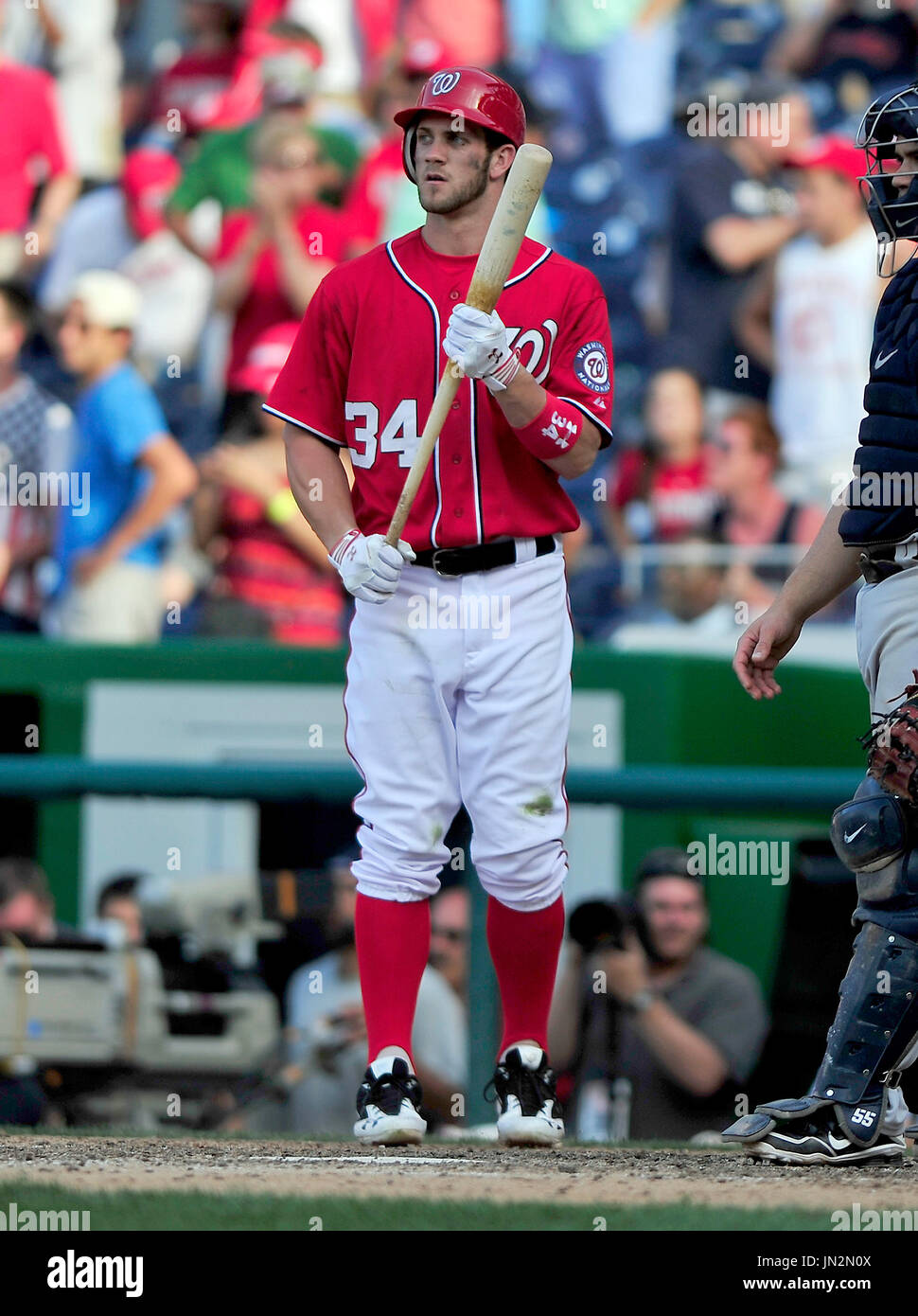 Washington Nationals right fielder Bryce Harper (34) bats in the 14th ...