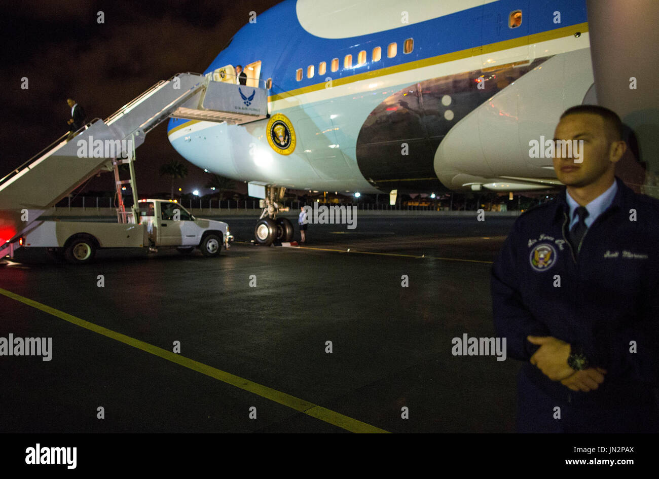 United States President Barack Obama arrives at Joint Base Pearl Harbor ...