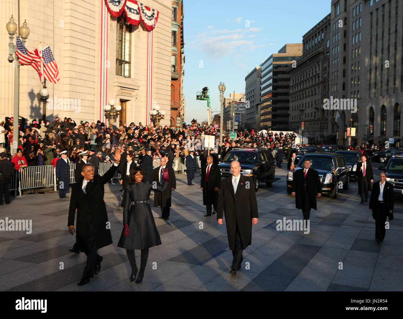 United States President Barack Obama and First lady Michelle Obama wave ...