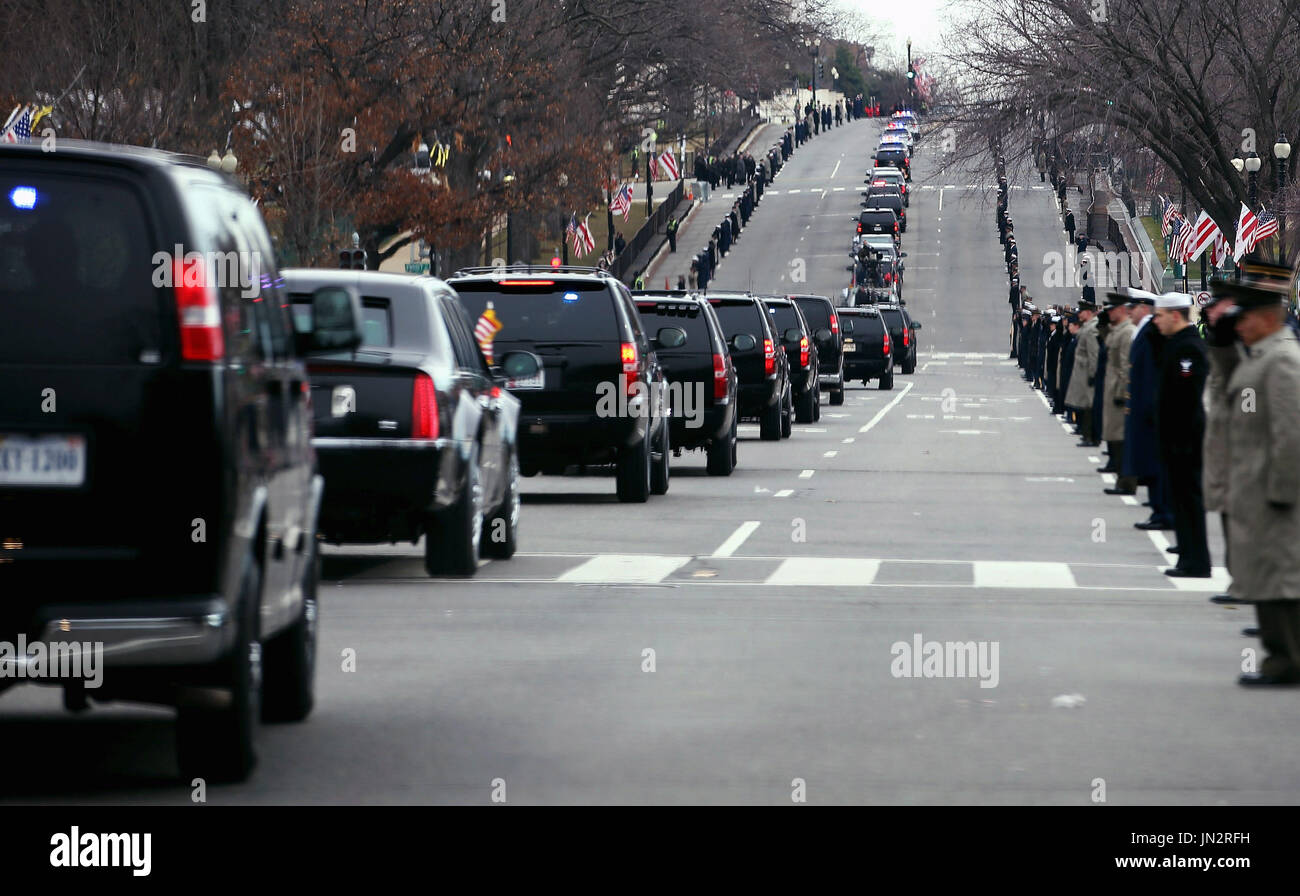 United States President Barack Obama's motorcade travels from the White ...