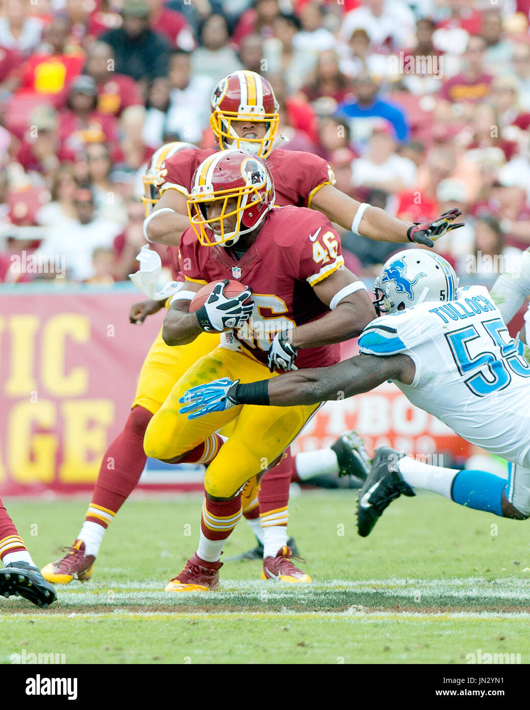Washington Redskins running back Alfred Morris (46) is pursued by ...