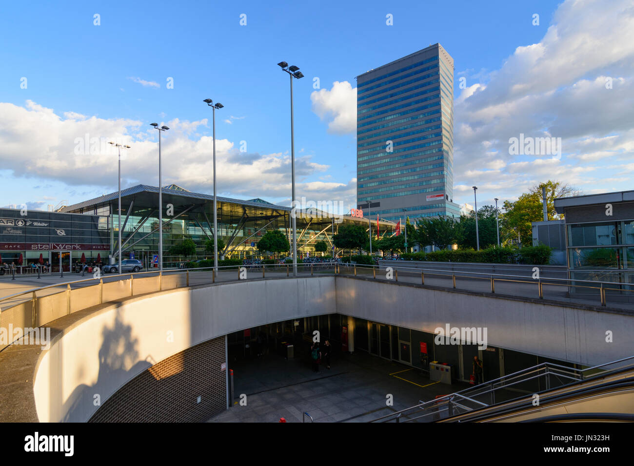 Terminal Tower, Hauptbahnhof (main station), Linz, Zentralraum ...