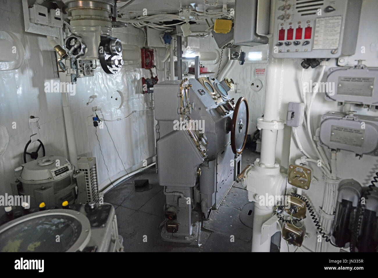 "Flying Bridge" of the Battleship USS Missouri in Pearl Harbor, Hawaii ...