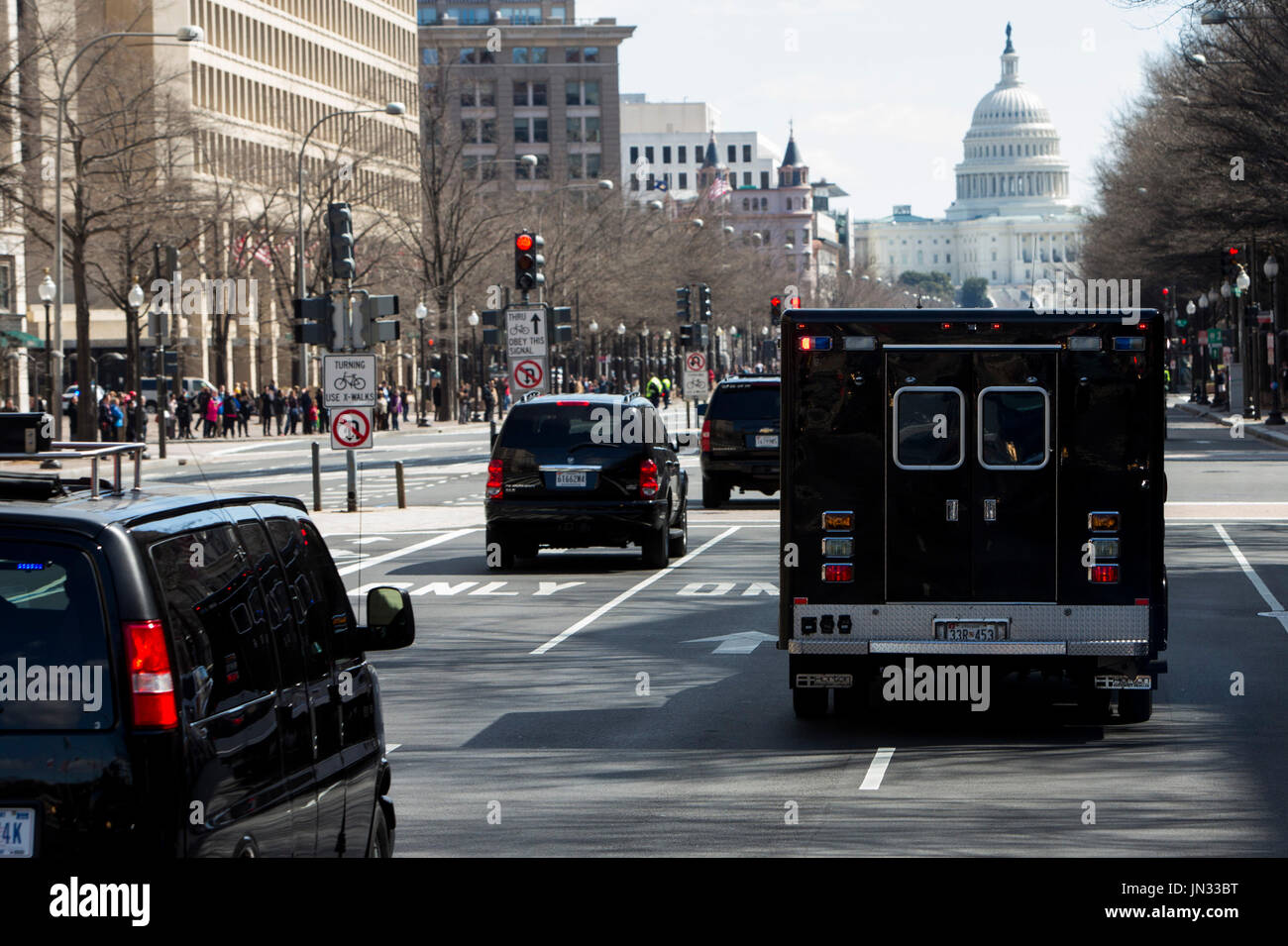 United States President Barack Obama's motorcade heads towards the U.S ...
