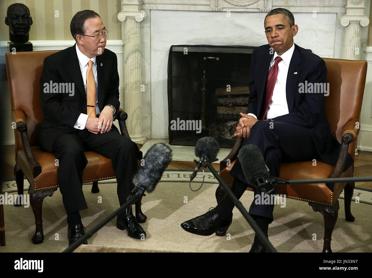 United States President Barack Obama (R) meets with United Nations ...