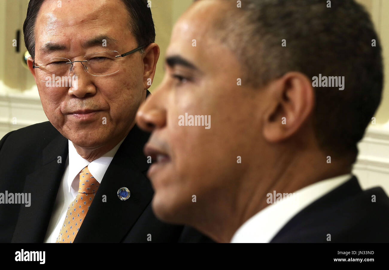 United States President Barack Obama (R) meets with United Nations ...
